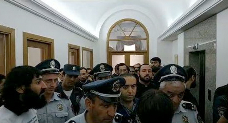 Protesters demanding resignation of Garegin II enter administrative ...